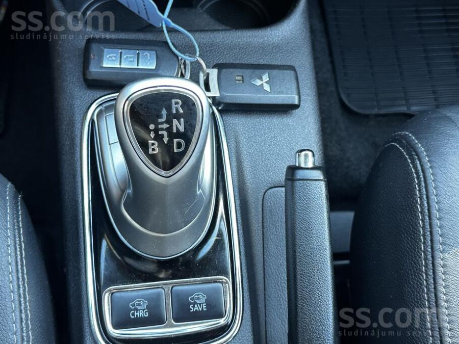 Mitsubishi Outlander 2015 in Riga, with an engine capacity of 2.00 L and mileage of 199 thousand km for 10599 €, photo 28 on AUTOMOTO.COM.LV