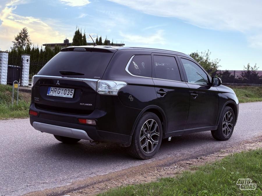 Mitsubishi Outlander 2015 Viļņa, ar dzinēja tilpumu 2.00 L un nobraukumu 172 tūkst. km par 6500 €, foto 4 vietnē AUTOMOTO.COM.LV