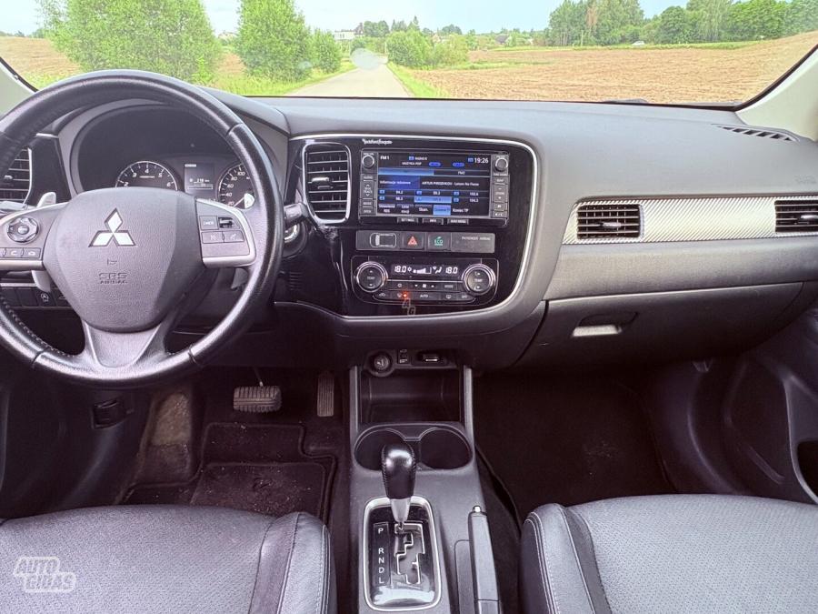 Mitsubishi Outlander 2015 Viļņa, ar dzinēja tilpumu 2.00 L un nobraukumu 172 tūkst. km par 6500 €, foto 6 vietnē AUTOMOTO.COM.LV