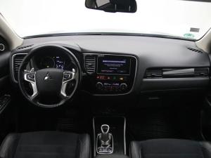 Mitsubishi Outlander 2016 in Vilnius, with an engine capacity of 2.00 L and mileage of 186 thousand km for 14799 €, photo 3 on AUTOMOTO.COM.LV