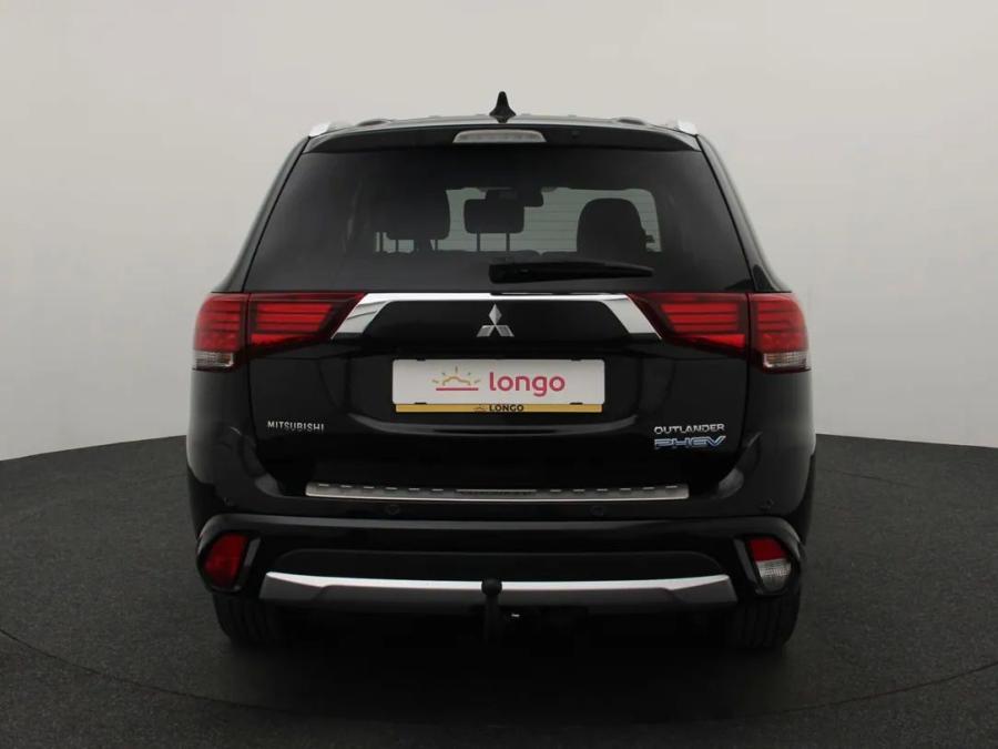 Mitsubishi Outlander 2016 in Vilnius, with an engine capacity of 2.00 L and mileage of 186 thousand km for 14799 €, photo 5 on AUTOMOTO.COM.LV