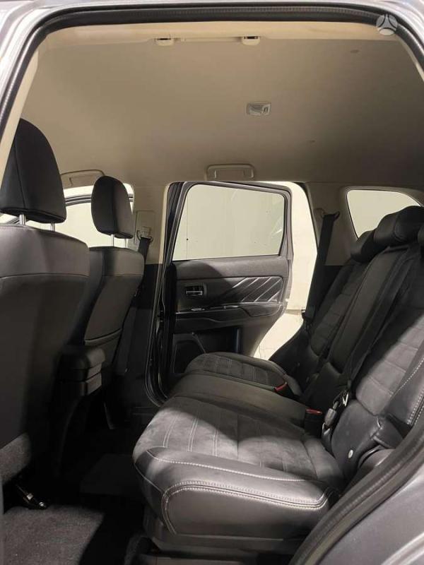Mitsubishi Outlander 2016 in Klaipeda, with an engine capacity of 0.00 L and mileage of 182 thousand km for 13999 €, photo 5 on AUTOMOTO.COM.LV