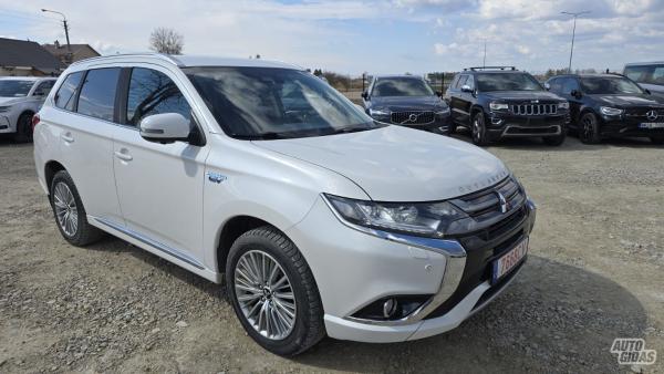 Mitsubishi Outlander 2018 Šauļi, ar dzinēja tilpumu 2.00 L un nobraukumu 212 tūkst. km par 14300 €, foto 3 vietnē AUTOMOTO.COM.LV