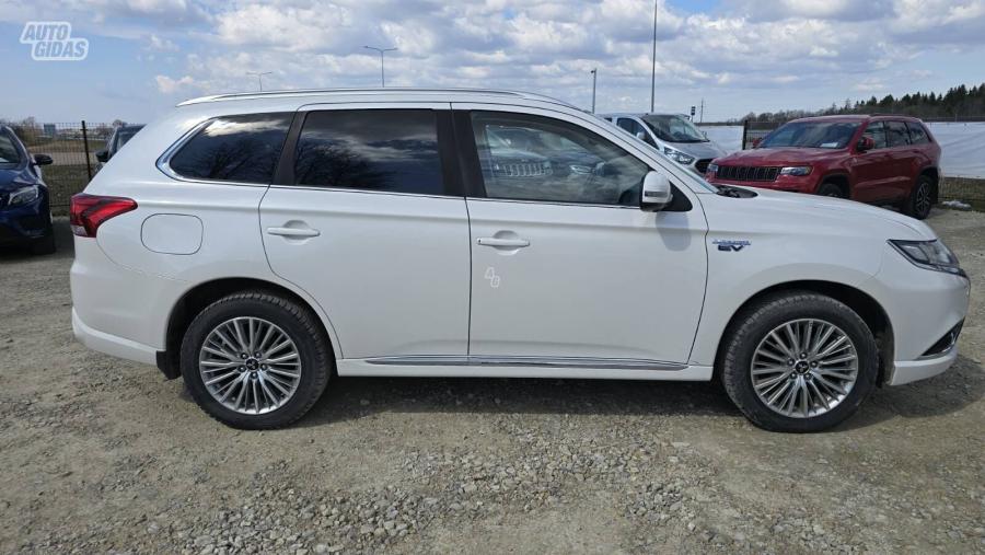 Mitsubishi Outlander 2018 Šauļi, ar dzinēja tilpumu 2.00 L un nobraukumu 212 tūkst. km par 14300 €, foto 5 vietnē AUTOMOTO.COM.LV