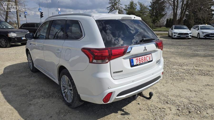 Mitsubishi Outlander 2018 Šauļi, ar dzinēja tilpumu 2.00 L un nobraukumu 212 tūkst. km par 14300 €, foto 8 vietnē AUTOMOTO.COM.LV