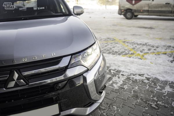 Mitsubishi Outlander 2018 Viļņa, ar dzinēja tilpumu 2.00 L un nobraukumu 125 tūkst. km par 14750 €, foto 3 vietnē AUTOMOTO.COM.LV