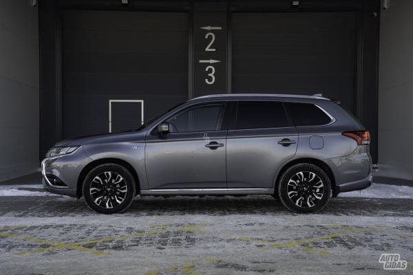Mitsubishi Outlander 2018 Viļņa, ar dzinēja tilpumu 2.00 L un nobraukumu 125 tūkst. km par 14750 €, foto 5 vietnē AUTOMOTO.COM.LV