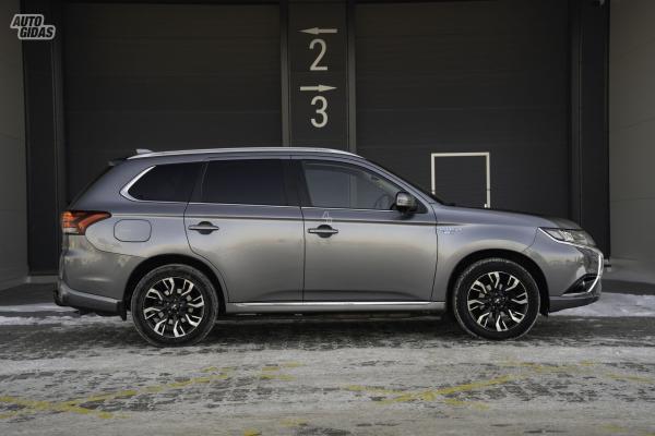 Mitsubishi Outlander 2018 Viļņa, ar dzinēja tilpumu 2.00 L un nobraukumu 125 tūkst. km par 14750 €, foto 7 vietnē AUTOMOTO.COM.LV