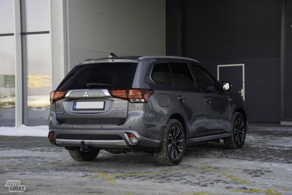 Mitsubishi Outlander 2018 Viļņa, ar dzinēja tilpumu 2.00 L un nobraukumu 125 tūkst. km par 14750 €, foto 9 vietnē AUTOMOTO.COM.LV
