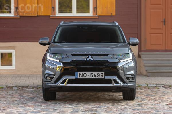 Mitsubishi Outlander 2019 in Jelgava, with an engine capacity of 2.40 L and mileage of 144 thousand km for 17300 €, photo 6 on AUTOMOTO.COM.LV