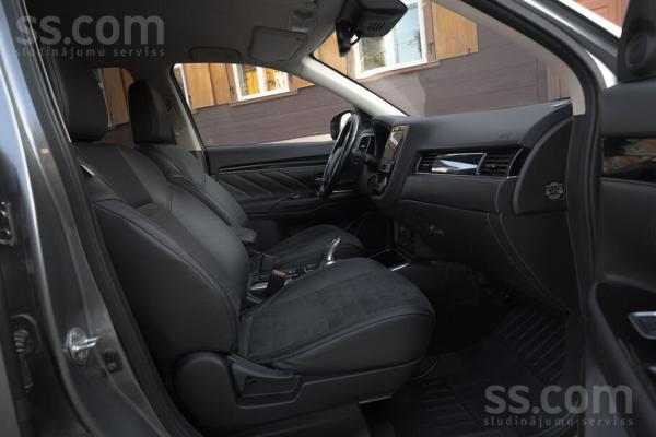 Mitsubishi Outlander 2019 in Jelgava, with an engine capacity of 2.40 L and mileage of 144 thousand km for 17300 €, photo 9 on AUTOMOTO.COM.LV