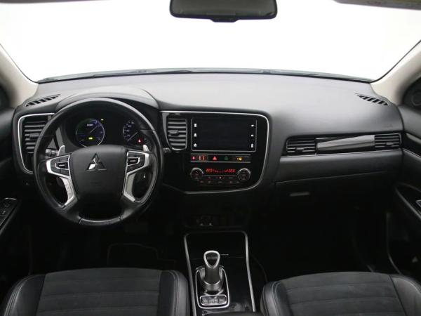 Mitsubishi Outlander 2020 Viļņa, ar dzinēja tilpumu 2.40 L un nobraukumu 151 tūkst. km par 19399 €, foto 2 vietnē AUTOMOTO.COM.LV