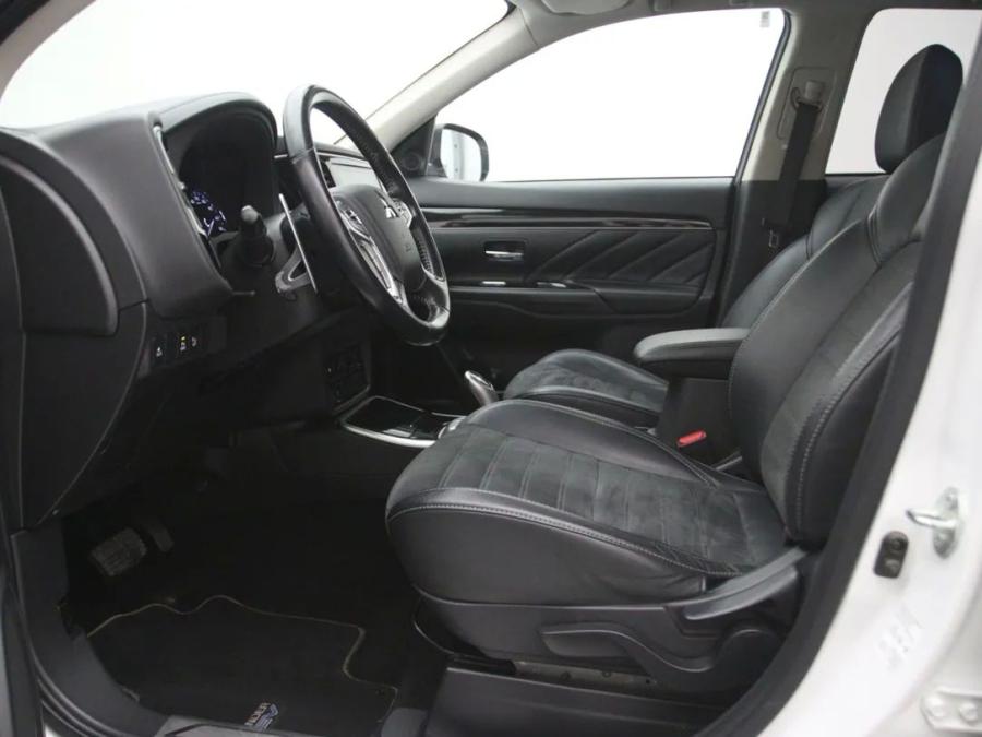 Mitsubishi Outlander 2020 Viļņa, ar dzinēja tilpumu 2.40 L un nobraukumu 151 tūkst. km par 19399 €, foto 5 vietnē AUTOMOTO.COM.LV