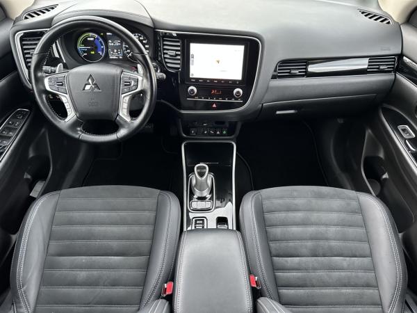 Mitsubishi Outlander 2020 in Vilnius, with an engine capacity of 2.40 L and mileage of 84 thousand km for 21950 €, photo 3 on AUTOMOTO.COM.LV