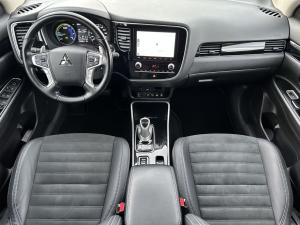 Mitsubishi Outlander 2020 in Vilnius, with an engine capacity of 2.40 L and mileage of 84 thousand km for 21950 €, photo 4 on AUTOMOTO.COM.LV