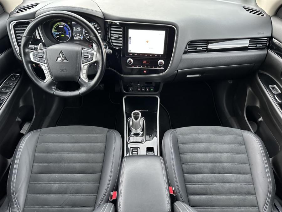 Mitsubishi Outlander 2020 in Vilnius, with an engine capacity of 2.40 L and mileage of 84 thousand km for 21950 €, photo 4 on AUTOMOTO.COM.LV