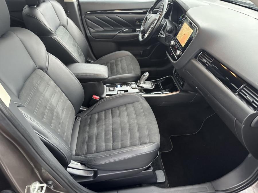 Mitsubishi Outlander 2020 in Vilnius, with an engine capacity of 2.40 L and mileage of 84 thousand km for 21950 €, photo 5 on AUTOMOTO.COM.LV