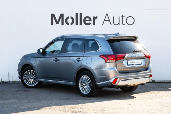 Mitsubishi Outlander 2020 Rīga, ar dzinēja tilpumu 2.40 L un nobraukumu 85 tūkst. km par 19500 €, foto 3 vietnē AUTOMOTO.COM.LV