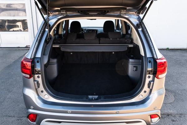Mitsubishi Outlander 2020 Rīga, ar dzinēja tilpumu 2.40 L un nobraukumu 85 tūkst. km par 19500 €, foto 8 vietnē AUTOMOTO.COM.LV