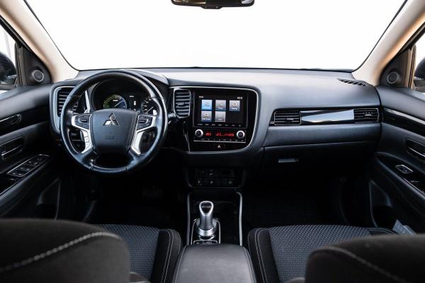 Mitsubishi Outlander 2020 Rīga, ar dzinēja tilpumu 2.40 L un nobraukumu 85 tūkst. km par 19500 €, foto 10 vietnē AUTOMOTO.COM.LV
