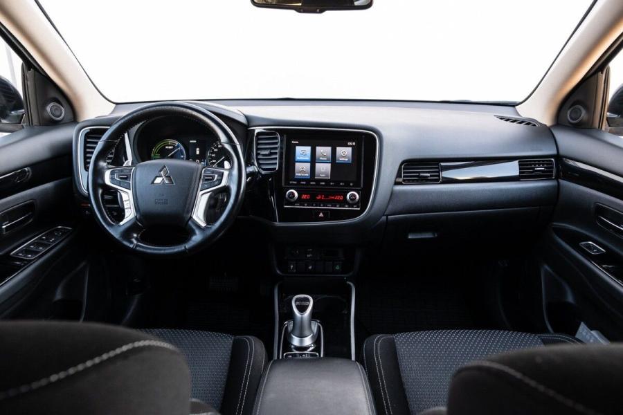 Mitsubishi Outlander 2020 Rīga, ar dzinēja tilpumu 2.40 L un nobraukumu 85 tūkst. km par 19500 €, foto 11 vietnē AUTOMOTO.COM.LV