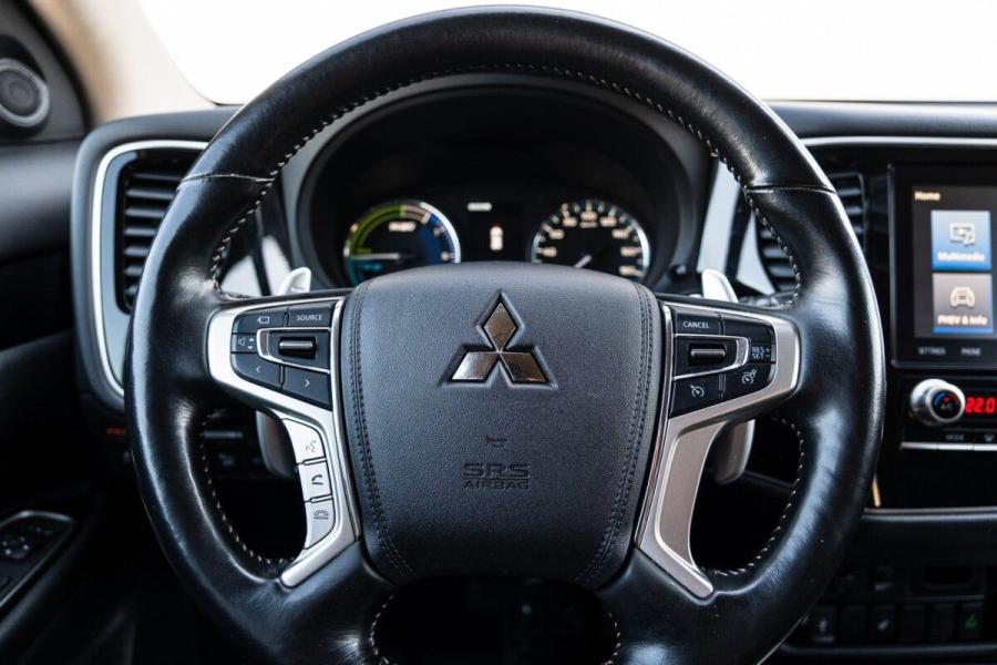 Mitsubishi Outlander 2020 Rīga, ar dzinēja tilpumu 2.40 L un nobraukumu 85 tūkst. km par 19500 €, foto 15 vietnē AUTOMOTO.COM.LV