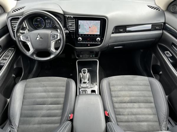 Mitsubishi Outlander 2020 in Vilnius, with an engine capacity of 2.40 L and mileage of 139 thousand km for 18450 €, photo 4 on AUTOMOTO.COM.LV