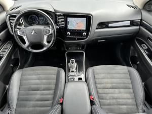 Mitsubishi Outlander 2020 in Vilnius, with an engine capacity of 2.40 L and mileage of 139 thousand km for 18450 €, photo 4 on AUTOMOTO.COM.LV