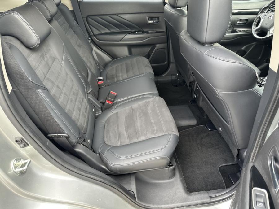 Mitsubishi Outlander 2020 in Vilnius, with an engine capacity of 2.40 L and mileage of 139 thousand km for 18450 €, photo 6 on AUTOMOTO.COM.LV