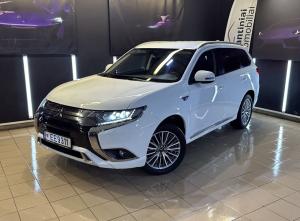 Mitsubishi Outlander 2021 in Vilnius, with an engine capacity of 2.40 L and mileage of 120 thousand km for 20750 €, photo  on AUTOMOTO.COM.LV