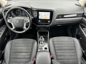 Mitsubishi Outlander 2021 in Vilnius, with an engine capacity of 2.40 L and mileage of 120 thousand km for 20750 €, photo 4 on AUTOMOTO.COM.LV