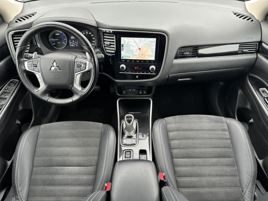 Mitsubishi Outlander 2021 in Vilnius, with an engine capacity of 2.40 L and mileage of 120 thousand km for 20750 €, photo 4 on AUTOMOTO.COM.LV