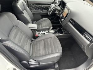 Mitsubishi Outlander 2021 in Vilnius, with an engine capacity of 2.40 L and mileage of 120 thousand km for 20750 €, photo 5 on AUTOMOTO.COM.LV