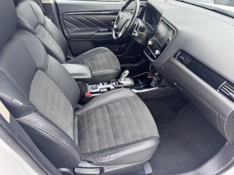 Mitsubishi Outlander 2021 in Vilnius, with an engine capacity of 2.40 L and mileage of 78 thousand km for 18950 €, photo 5 on AUTOMOTO.COM.LV