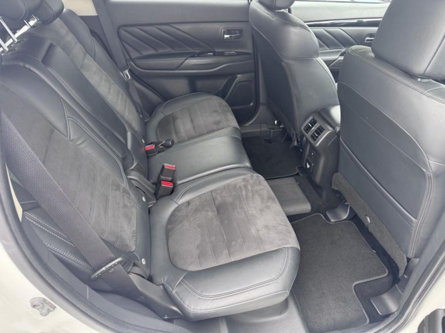Mitsubishi Outlander 2021 in Vilnius, with an engine capacity of 2.40 L and mileage of 78 thousand km for 18950 €, photo 6 on AUTOMOTO.COM.LV