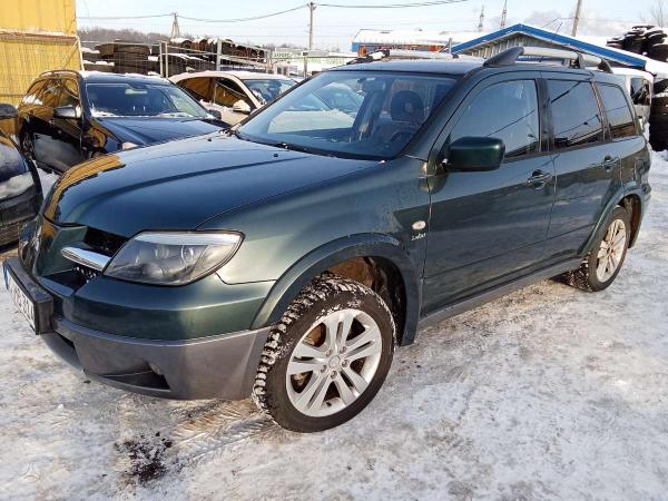 Green Mitsubishi Outlander 2004 in Kaunas, with an engine capacity of 2.40 L and mileage of 230 thousand km for 2350 €, photo 1 on AUTOMOTO.COM.LV