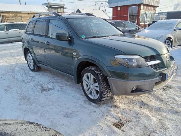 Green Mitsubishi Outlander 2004 in Kaunas, with an engine capacity of 2.40 L and mileage of 230 thousand km for 2350 €, photo 2 on AUTOMOTO.COM.LV