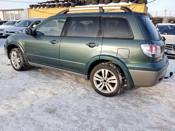 Green Mitsubishi Outlander 2004 in Kaunas, with an engine capacity of 2.40 L and mileage of 230 thousand km for 2350 €, photo 5 on AUTOMOTO.COM.LV