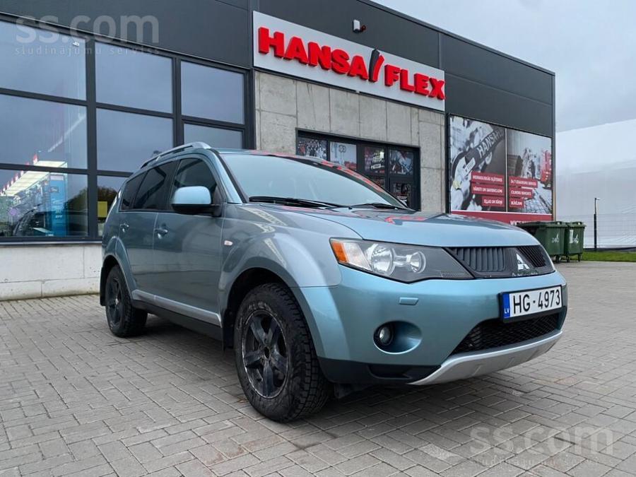 Zaļš Mitsubishi Outlander 2008 Cēsis, ar dzinēja tilpumu 2.00 L un nobraukumu 291 tūkst. km par 2499 €, foto 4 vietnē AUTOMOTO.COM.LV