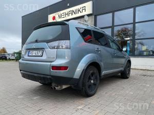 Zaļš Mitsubishi Outlander 2008 Cēsis, ar dzinēja tilpumu 2.00 L un nobraukumu 291 tūkst. km par 2499 €, foto 7 vietnē AUTOMOTO.COM.LV