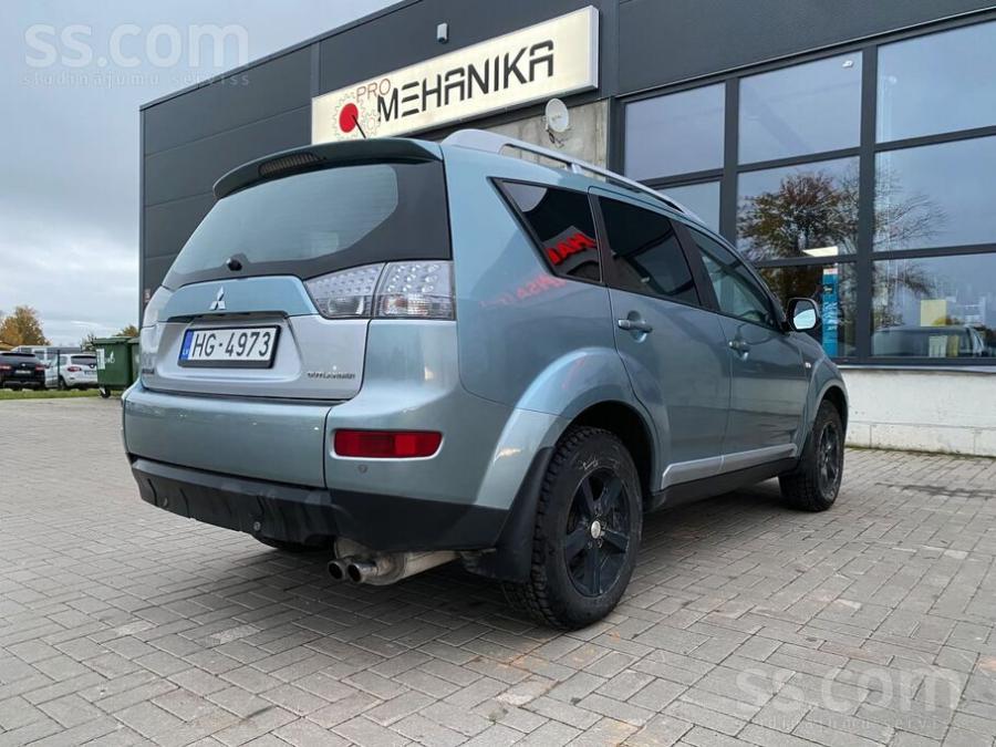 Zaļš Mitsubishi Outlander 2008 Cēsis, ar dzinēja tilpumu 2.00 L un nobraukumu 291 tūkst. km par 2499 €, foto 7 vietnē AUTOMOTO.COM.LV