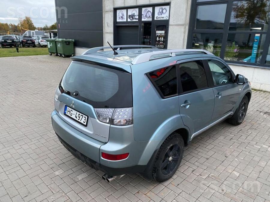 Zaļš Mitsubishi Outlander 2008 Cēsis, ar dzinēja tilpumu 2.00 L un nobraukumu 291 tūkst. km par 2499 €, foto 8 vietnē AUTOMOTO.COM.LV