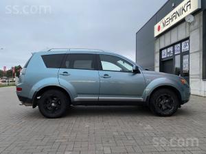 Zaļš Mitsubishi Outlander 2008 Cēsis, ar dzinēja tilpumu 2.00 L un nobraukumu 291 tūkst. km par 2499 €, foto 12 vietnē AUTOMOTO.COM.LV
