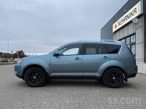 Zaļš Mitsubishi Outlander 2008 Cēsis, ar dzinēja tilpumu 2.00 L un nobraukumu 291 tūkst. km par 2499 €, foto 13 vietnē AUTOMOTO.COM.LV