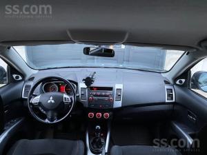 Zaļš Mitsubishi Outlander 2008 Cēsis, ar dzinēja tilpumu 2.00 L un nobraukumu 291 tūkst. km par 2499 €, foto 14 vietnē AUTOMOTO.COM.LV