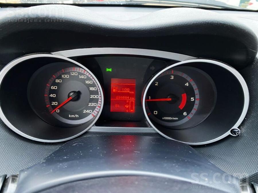 Zaļš Mitsubishi Outlander 2008 Cēsis, ar dzinēja tilpumu 2.00 L un nobraukumu 291 tūkst. km par 2499 €, foto 16 vietnē AUTOMOTO.COM.LV