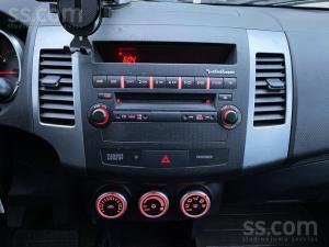 Zaļš Mitsubishi Outlander 2008 Cēsis, ar dzinēja tilpumu 2.00 L un nobraukumu 291 tūkst. km par 2499 €, foto 17 vietnē AUTOMOTO.COM.LV