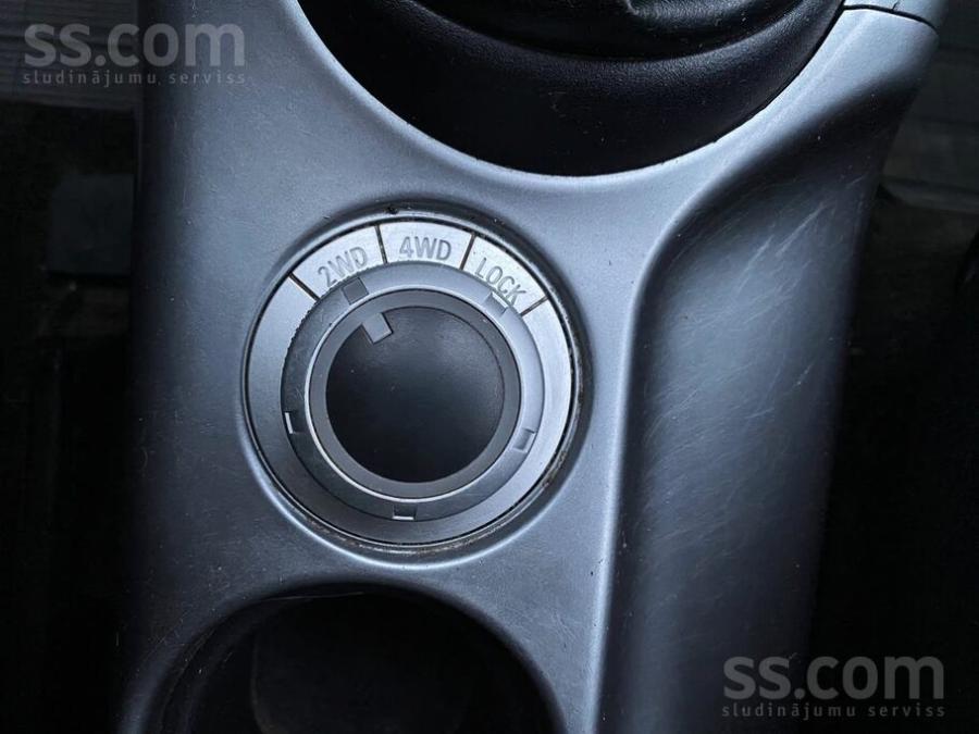 Zaļš Mitsubishi Outlander 2008 Cēsis, ar dzinēja tilpumu 2.00 L un nobraukumu 291 tūkst. km par 2499 €, foto 20 vietnē AUTOMOTO.COM.LV