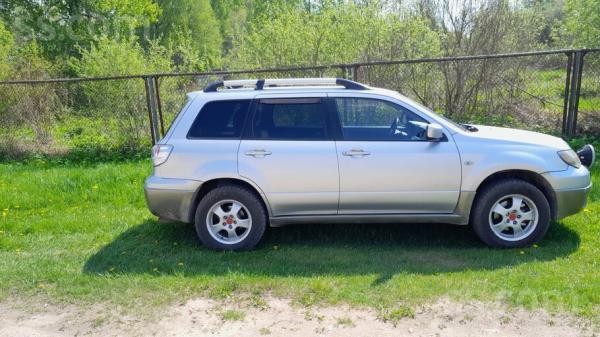 Pelēks Mitsubishi Outlander 2004 Rēzekne, ar dzinēja tilpumu 2.40 L un nobraukumu 296 tūkst. km par 2350 €, foto 1 vietnē AUTOMOTO.COM.LV