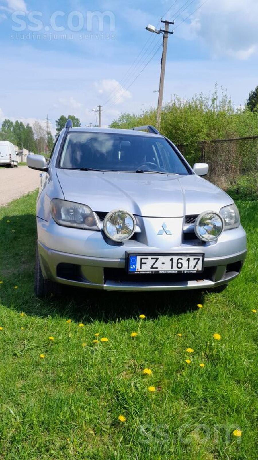 Pelēks Mitsubishi Outlander 2004 Rēzekne, ar dzinēja tilpumu 2.40 L un nobraukumu 296 tūkst. km par 2350 €, foto 5 vietnē AUTOMOTO.COM.LV